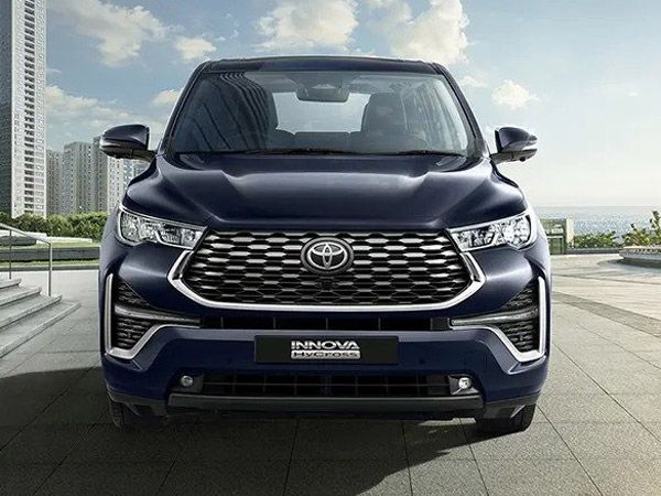 Toyota Innova Hycross Price in India, Mileage, Images, Specs, Features ...