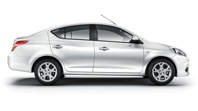 Renault Scala Images [HD]: Renault Scala Interior & Exterior Photo ...