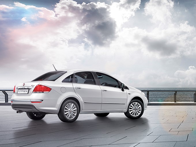 Fiat Linea Images [HD]: Fiat Linea Interior & Exterior Photo Gallery ...