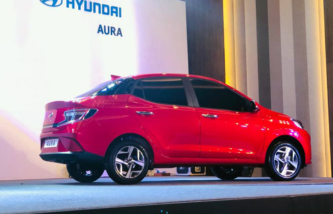 Hyundai Aura Images [HD]: Hyundai Aura Interior & Exterior Photo ...
