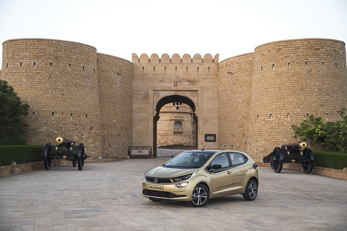 Tata Altroz Images [HD]: Tata Altroz Interior & Exterior Photo Gallery ...