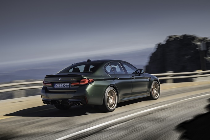 BMW M5 CS Images [HD]: BMW M5 CS Interior & Exterior Photo Gallery ...