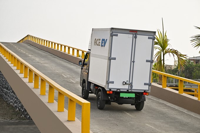 Tata Ace EV Images [HD]: Tata Ace EV Interior & Exterior Photo Gallery ...