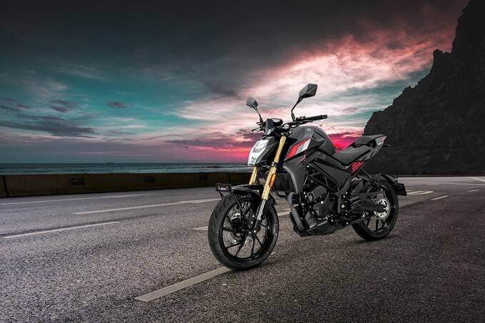 Keeway K300 N Images [HD]: Photo Gallery of Keeway K300 N - DriveSpark