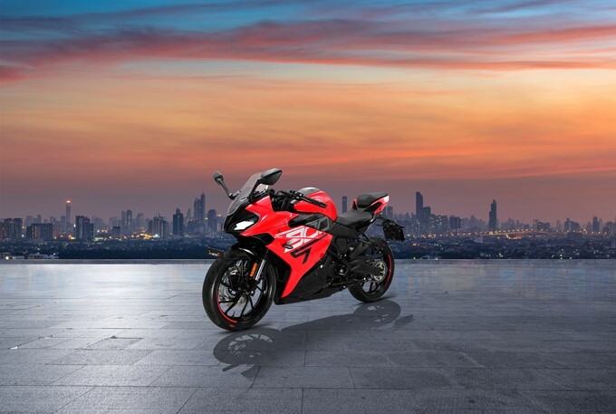 Keeway K300 R Images [HD]: Photo Gallery of Keeway K300 R - DriveSpark