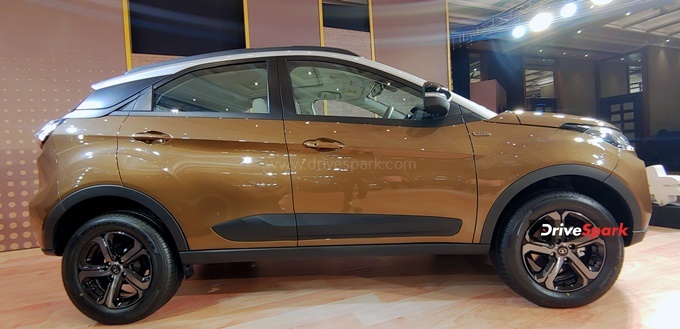 Tata Nexon Jet Edition Images [HD]: Tata Nexon Jet Edition Interior ...