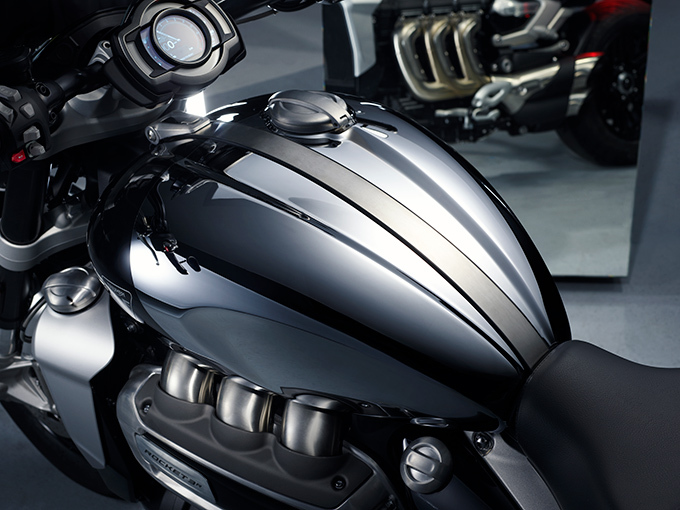 Triumph Rocket 3 R Chrome Edition Images [HD]: Photo Gallery of Triumph ...