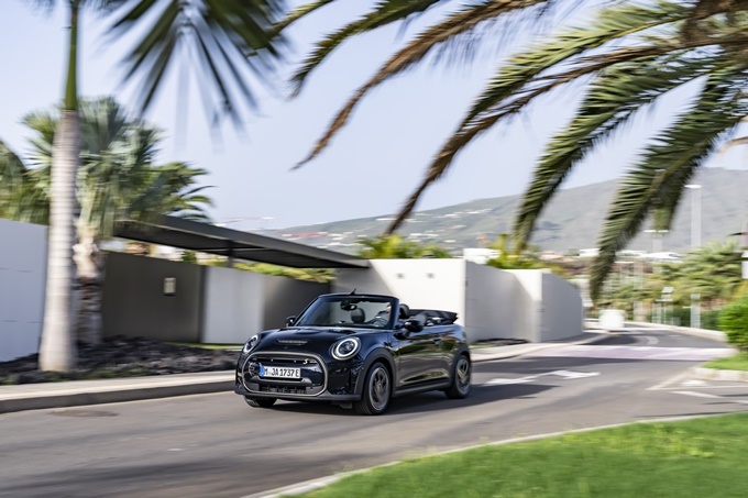 Mini Cooper SE Convertible Images [HD]: Mini Cooper SE Convertible ...