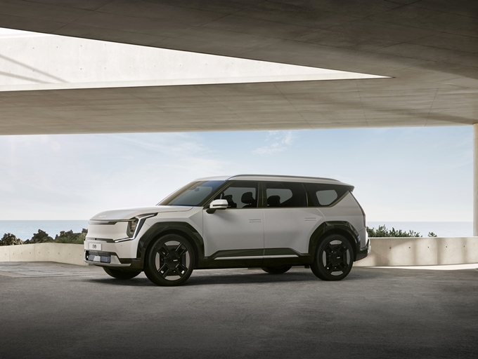 Kia EV9 Images [HD]: Kia EV9 Interior & Exterior Photo Gallery - DriveSpark