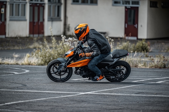 2024 KTM 250 Duke Images [HD]: Photo Gallery of 2024 KTM 250 Duke ...