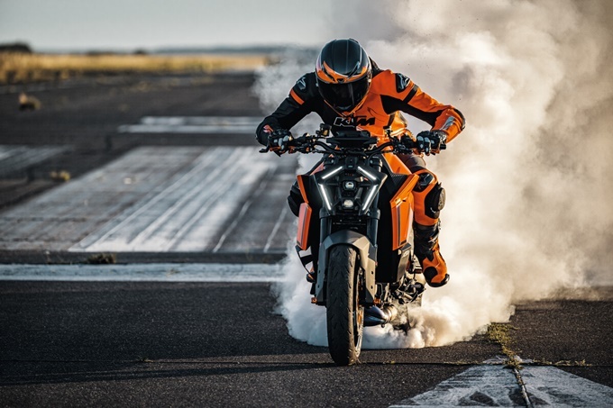 KTM 1390 Super Duke R Images [HD]: Photo Gallery of KTM 1390 Super Duke ...