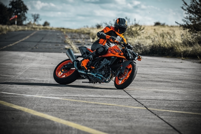 KTM 990 DUKE Images [HD]: Photo Gallery of KTM 990 DUKE - DriveSpark