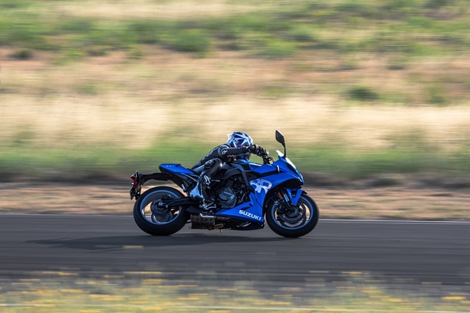 Suzuki GSX-8R Images [HD]: Photo Gallery of Suzuki GSX-8R - DriveSpark