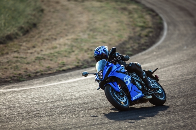 Suzuki GSX-8R Images [HD]: Photo Gallery of Suzuki GSX-8R - DriveSpark