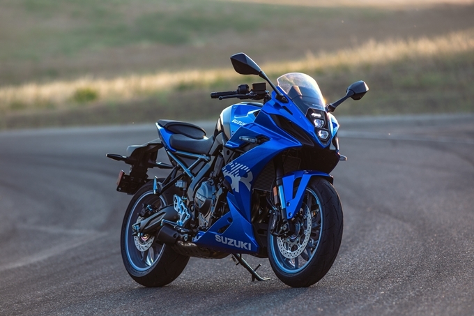 Suzuki GSX-8R Images [HD]: Photo Gallery of Suzuki GSX-8R - DriveSpark