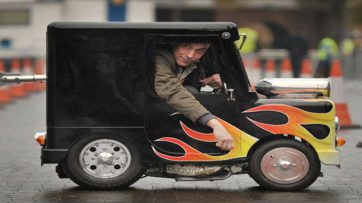 World's Smallest Car | Wind-Up - DriveSpark