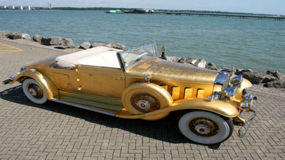 Liberace’s Gold Plated Cadillac To Be Auctioned - DriveSpark