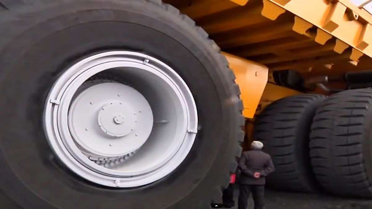 BelAZ 75710: World’s Largest Truck From Belarus - DriveSpark