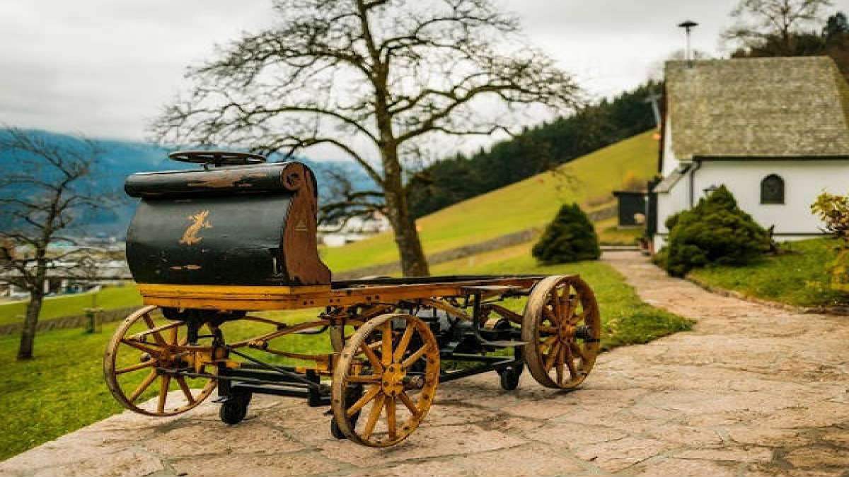 Porsche 1898 P1 Electric Car - DriveSpark News