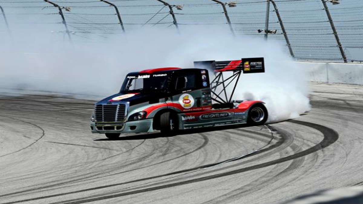 Truck Drifts In Gymkhana Style - DriveSpark News