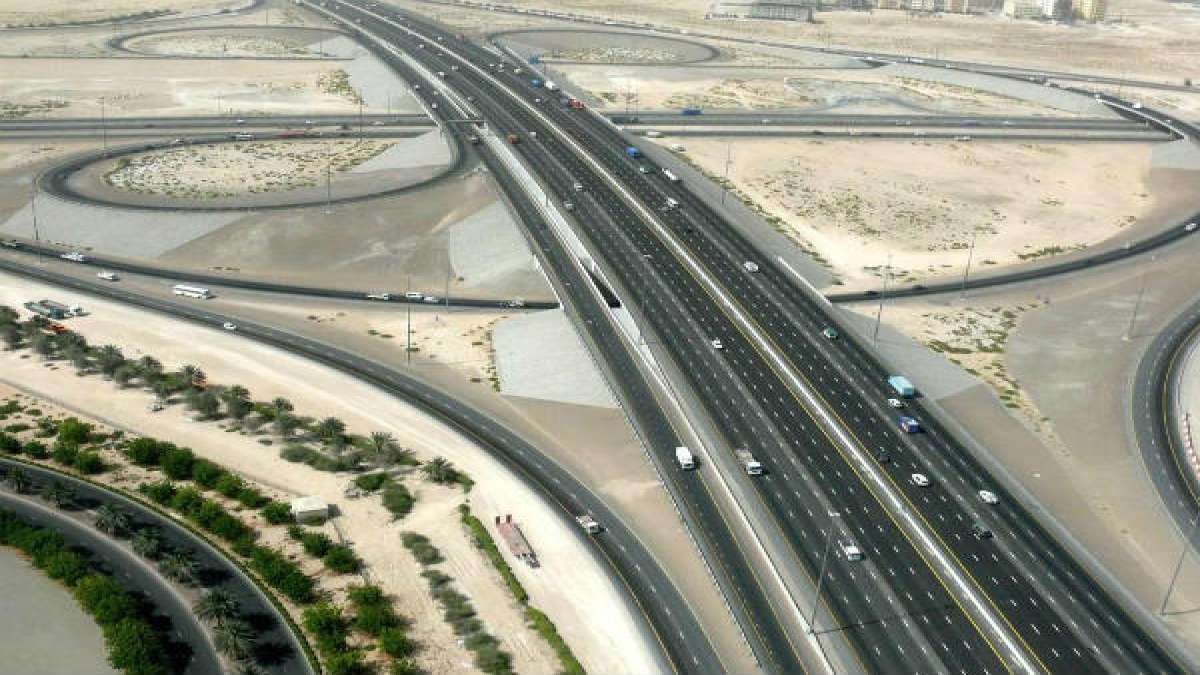 Top 10 Fastest Roads On Earth - DriveSpark