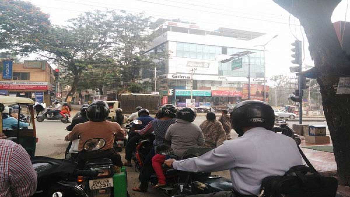 Rider & Pillion Helmets Compulsory Across Maharashtra - DriveSpark News
