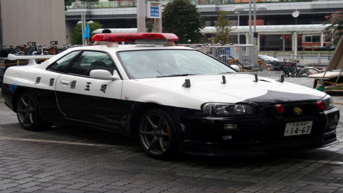 Nissan Skyline Patrol Car Spotted In Action - DriveSpark News