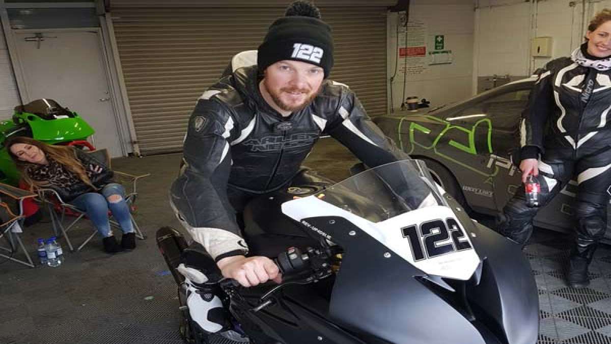 Isle Of Man TT Rider Alan Bonner Dies - DriveSpark News