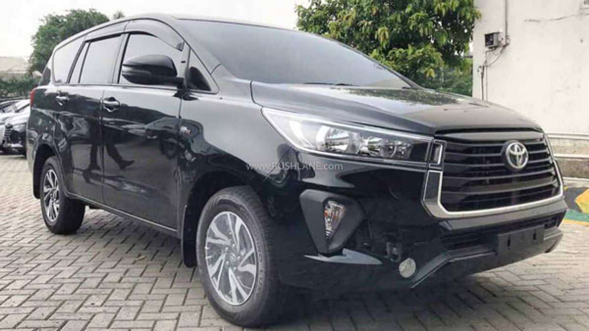 Toyota Innova Crysta Facelift (2021) Brochure Leaked Ahead Of India ...