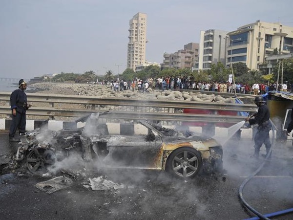 Audi R8 | Catches Fire | During Super Car Rally | Audi India ...