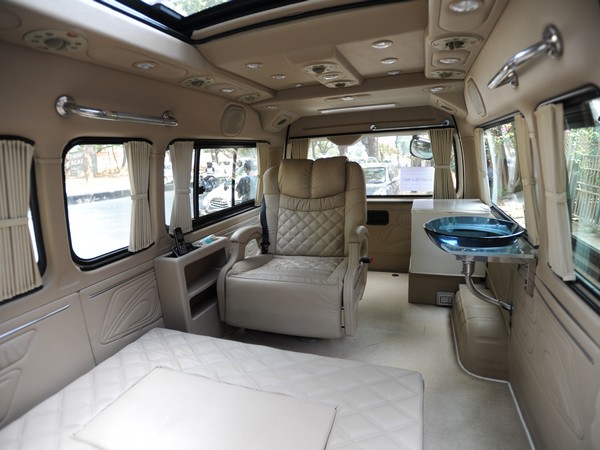 H D Kumaraswamy's Toyota Election Van - DriveSpark News