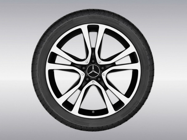 Mercedes benz | Glowing Three Pointed Star Logo - DriveSpark News