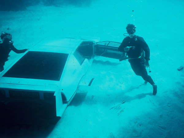 Lotus Esprit | James Bond Submarine Car To Go Under The Hammer - DriveSpark