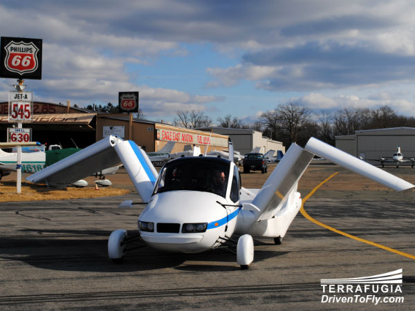 Terrafugia Transition Flying Car First Public Flight A Success - DriveSpark