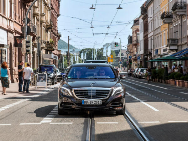 Mercedes-Benz S-Class Intelligent Drive Autonomous Car Demonstrated ...