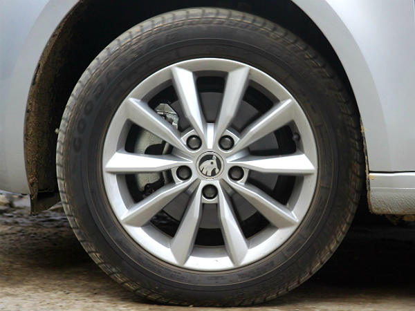 2013 Skoda Octavia Review: The New Octavia Is Here To Stay - DriveSpark ...