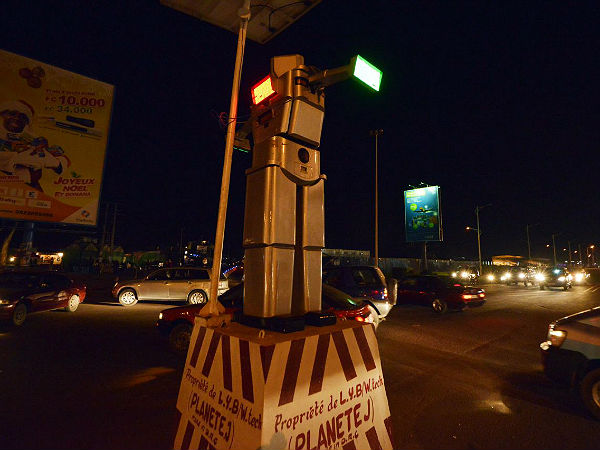 Congo Gets Robot Cops To Direct Traffic In Kinshasa - DriveSpark