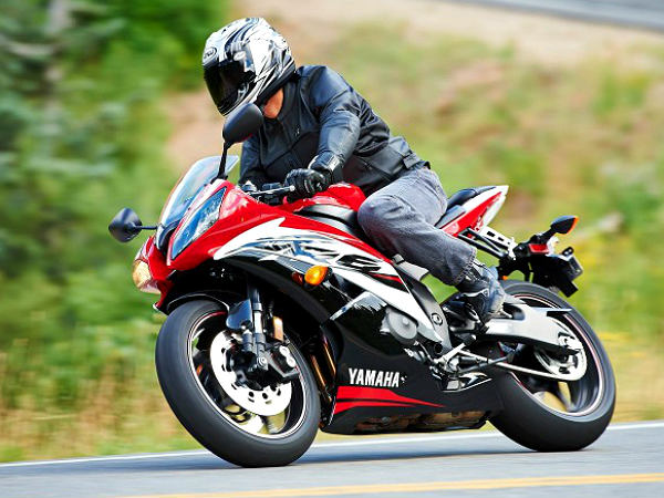 Yamaha R6 Still Ahead In SuperSport - DriveSpark News