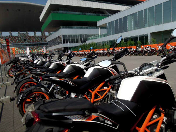 KTM 390 Duke Track Day At Buddh International Circuit - DriveSpark News