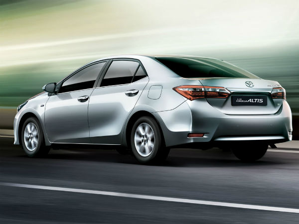 Toyota India Launch Corolla Altis At INR 11,99,000 - DriveSpark News
