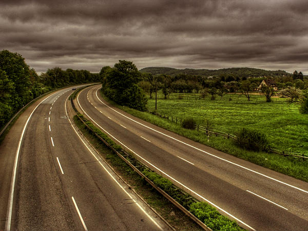 Top 10 Fastest Roads On Earth - DriveSpark