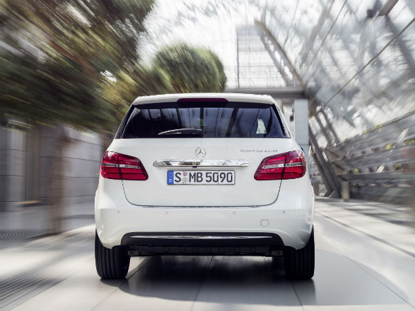 Mercedes-Benz Showcase Their 2015 B-Class Hatchback - DriveSpark News