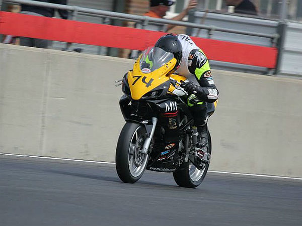 A Paralyzed Body Won't Stop Talan Skeels From Racing Motorcycles ...