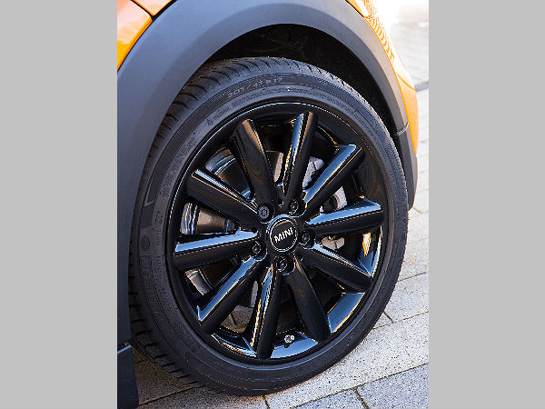 Mini Cooper S Launched; Price, Specs, Features & More - DriveSpark News