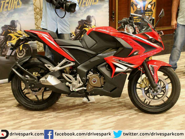 Bajaj Pulsar RS 200 Vs KTM RC 200: Baby Sport Bike Comparo - DriveSpark ...