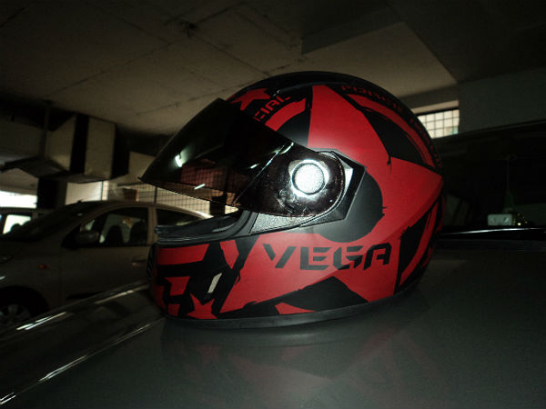 How To Ride A Motorcycle: 10 Bits Of Essential Riding Safety Gear ...