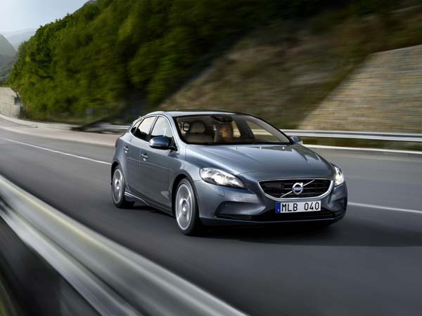 Volvo V40 Hatchback Launching In India On 17th June - DriveSpark News