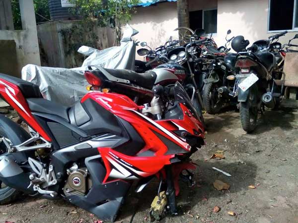 Bajaj Auto Provides Clarity On Pulsar RS200 Alloy Wheel Issue ...
