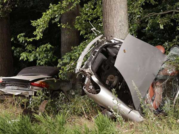 Porsche Boxster Splits Into Two After Accident; Driver Dies - DriveSpark