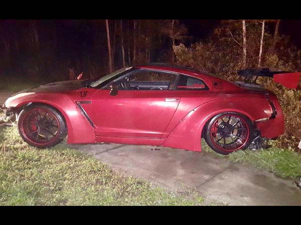 Liberty Walk Nissan GT-R Crashes Into A Lake (Pictures) - DriveSpark
